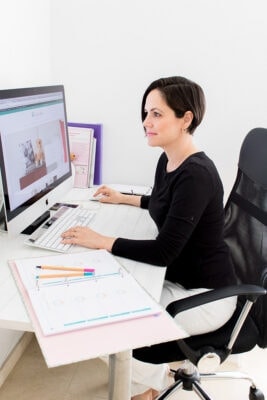 How to Take Self Portrait Photos that Look Awesomely Professional - TCN ...